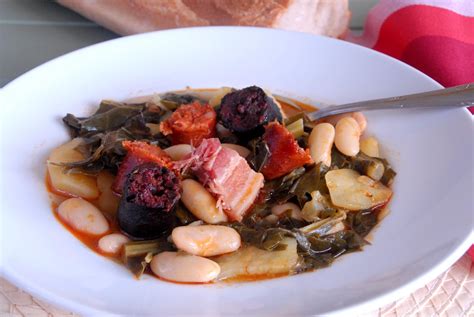 Pote Asturiano Con Cuchara Y Cucharon