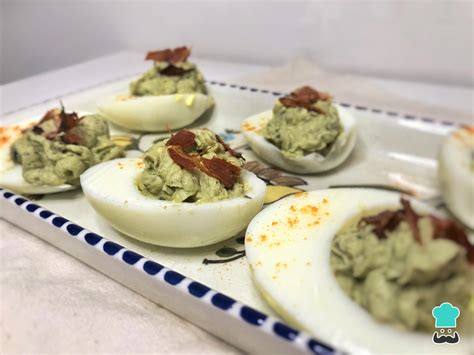 Huevos rellenos de aguacate Receta FÁCIL