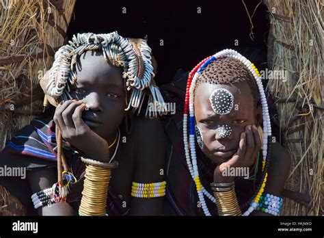 Les femmes de la tribu mursi Banque de photographies et dimages à