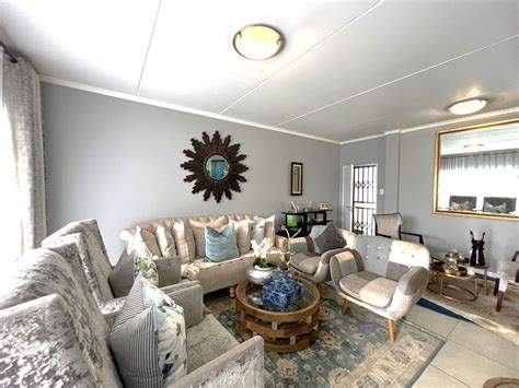 Bedroom Apartment Flat For Sale In Bryanston Re Max Of Southern