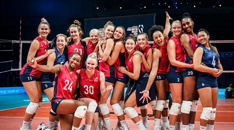 U S Women Sweep Canada Improve To 2 0 At Worlds USA Volleyball