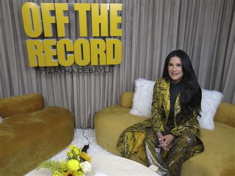 Presentadora Martha Debayle busca un enfoque íntimo en podcast Off the