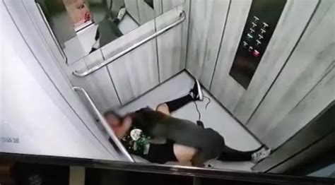 VÍDEO Colombiana é atacada pelo próprio pit bull dentro de elevador