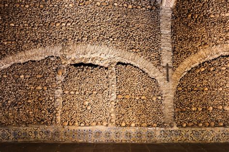 La Capilla De Los Huesos Capela Dos Ossos Es Uno De Los Monumentos