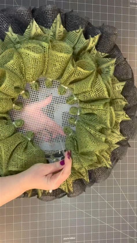 How To Make The Folded Ruffle Wreath With Julies Wreath Boutique