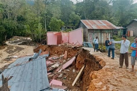 Satu Unit Rumah Hancur Dihantam Banjir Bandang Di Lumban Julu Metro Daily