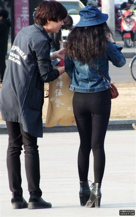 街拍的黑色紧身裤好身材美眉 中国娱乐资讯网CECET CN