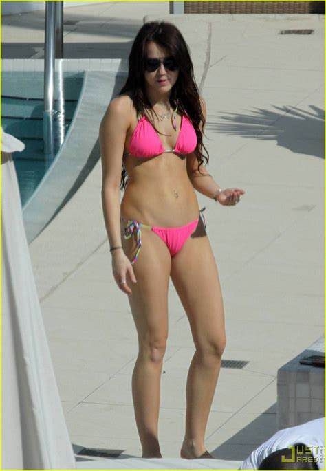 Miley Cyrus Shows Off Her Bikini Bod Photo 2398441 Bikini Miley