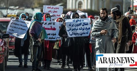 Afghanistan une quinzaine de femmes manifestent à Kaboul décidées à