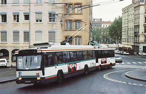 Photographes en Rhône Alpes Trolleybus ligne 1 place Saint Paul