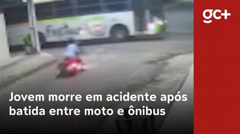 Jovem morre em acidente após batida entre moto e ônibus em Maracanaú