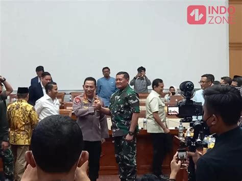 Saat Yudo Margono Pamer Kesolidan TNI Polri Tunjuk Foto Istri Yang