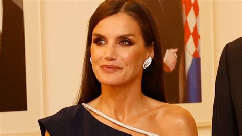 La reina Letizia estrena en Croacia el mono culotte más elegante