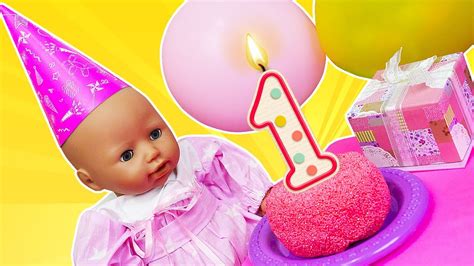 Kız oyunları Baby Born oyuncak bebek bugün doğum gününü kutluyor