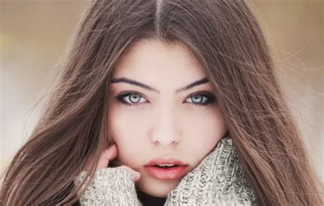 Обои girl long hair brown hair photo photographer blue eyes model