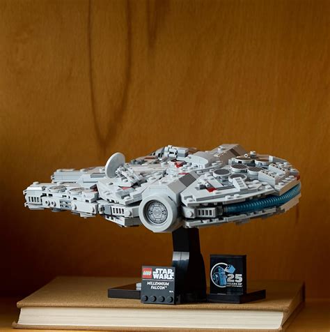 Klocki LEGO Star Wars Sokół Millennium 75375 Max Elektro