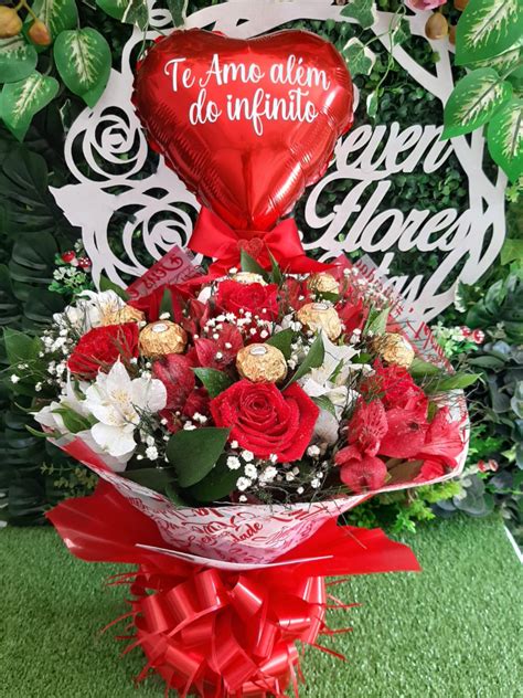 Buquê de Rosas Ferrero Rocher Seven Flores Cestas