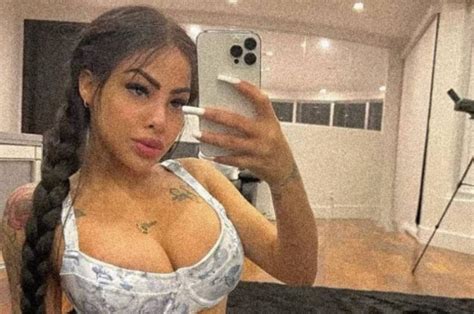 Yailin La Más Viral Da Un Paseo En Yate Y Muestra Con Un Traje De Baño Sus Encantos La Vibra