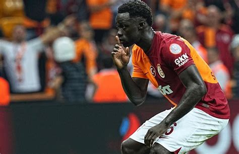 Davinson Sánchez gran figura en triunfo histórico del Galatasaray en