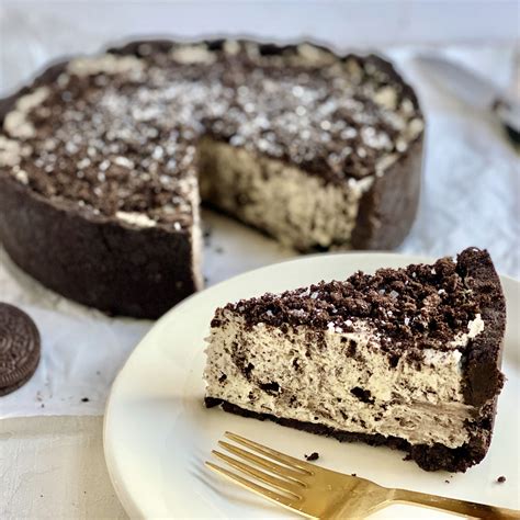 No Bake Oreo Cheesecake Cream Pie With Cool Whip What S In The Pan