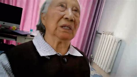 和亚洲奶奶玩耍 xHamster