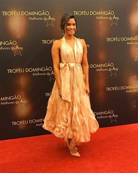 Veja Os Looks Dos Famosos No Tapete Vermelho Do Melhores Do Ano Do