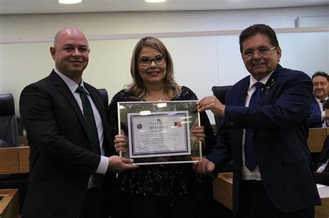 ALPB concede título de cidadania paraibana à juíza Adriana Lóssio Os