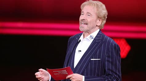 Skeptisch Thomas Gottschalk schießt gegen Amira Pocher