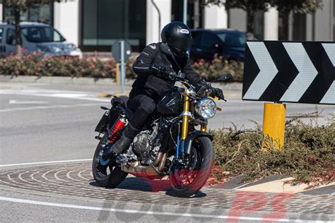 Aprilia Naked Bike Prototypen Gesichtet