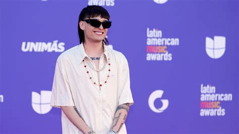 Corte de Peso Pluma qué peinado es el que usa el artista