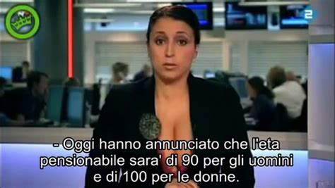 La Presentatrice Mostra Le Tette Durante Il Telegiornale Video