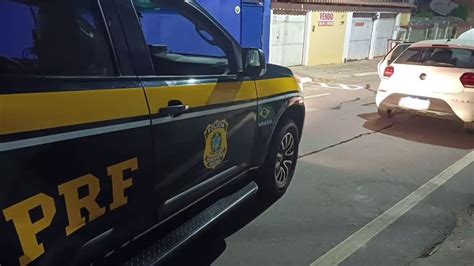 Vídeo PRF apreende veículo roubado após perseguição alucinante na