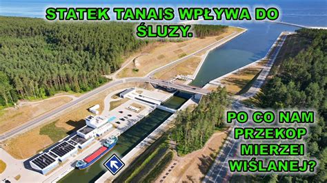 Statek Tanais wpływa do śluzy Po co nam przekop Mierzei Wiślanej
