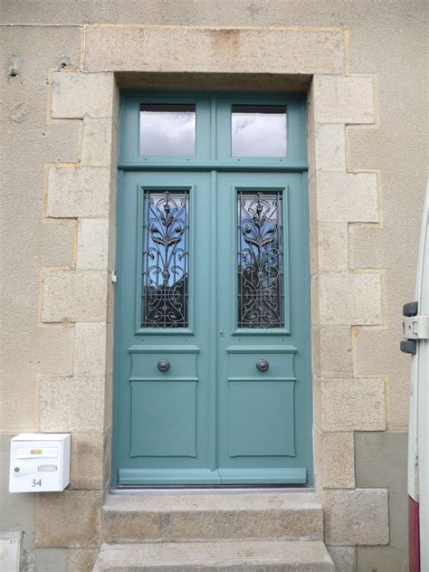 Réplique à l identique d une porte d entrée sur mesure en bois à deux
