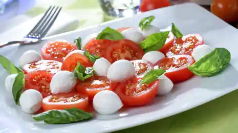 Ensalada de tomate mozzarella y albahaca Gurmé