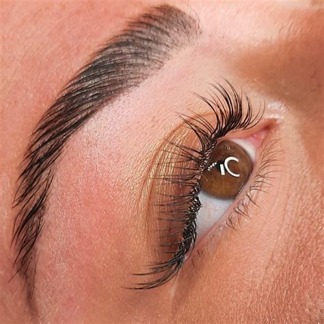 Extensiones De Pesta As Cl Sicas Servicio Especializado Lovely Lashes