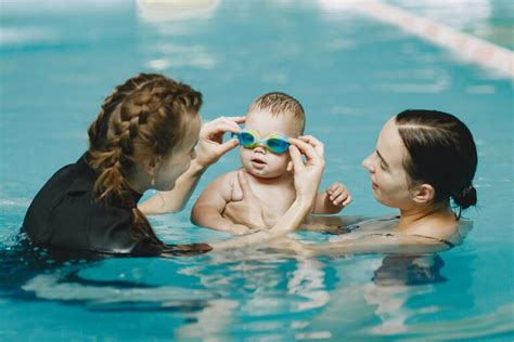 Piscine bebe age à quel âge emmener votre enfant à la piscine