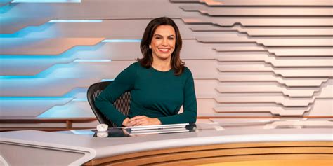 Ana Paula Araújo curte férias da Globo