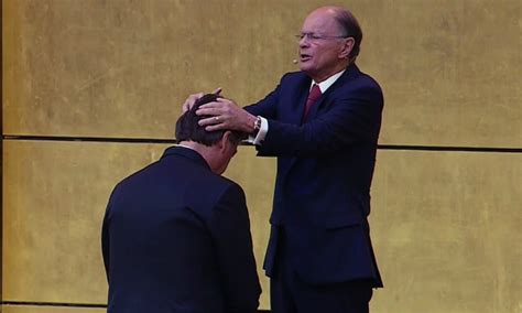 Às vésperas da eleição Bolsonaro encontra Edir Macedo em inauguração