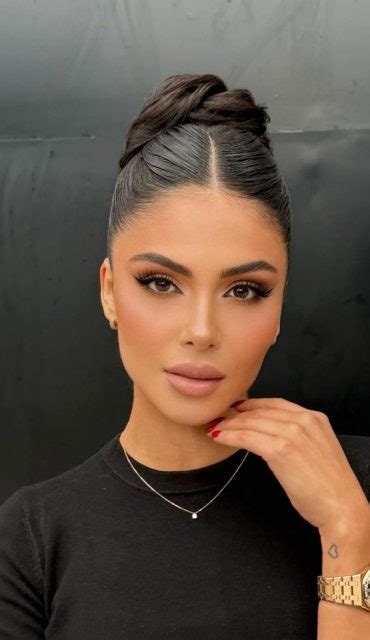 30 Dazzling Makeup Looks For Every Occasion Timeless Soft Glam Look
