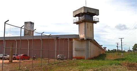 G1 Quatro presos serram grade e fogem de anexo de penitenciária em MT