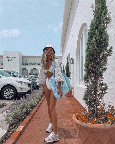 Sintético 105 Foto Chicas En Traje De Baño En La Playa Alta Definición