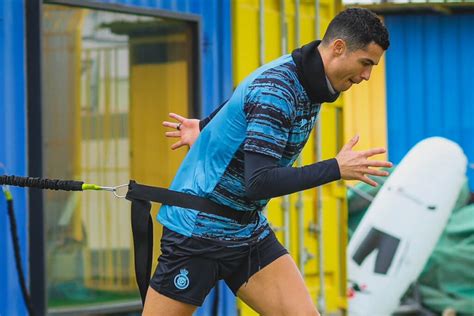 Al Nassr Cristiano Ronaldo s envole à l entraînement et étonne ses