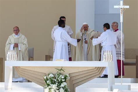 Missa do Envio Papa Francisco pede aos jovens que se animem e não