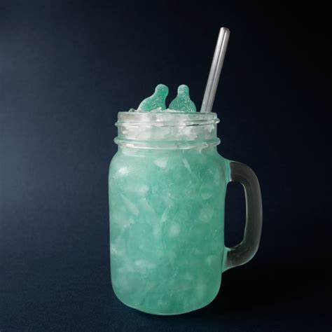 Drinkar med Blå Curaçao Recept på goda drinkar Drinkoteket