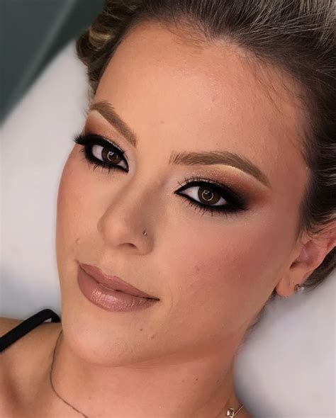Maquiagem para madrinha de casamento à noite veja 15 ideias