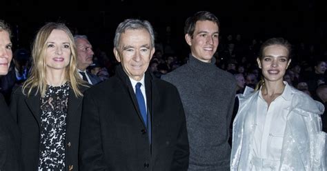 Bernard Arnault Son Fils Alexandre Annonce Ses Fian Ailles Avec La