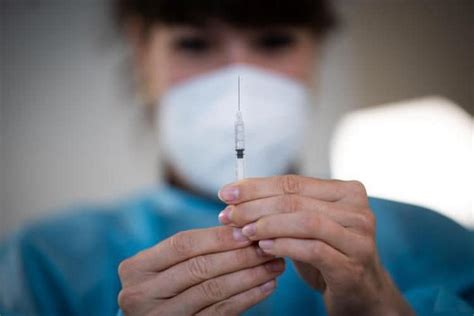 Vaccini come funzionerà la terza dose per tutti