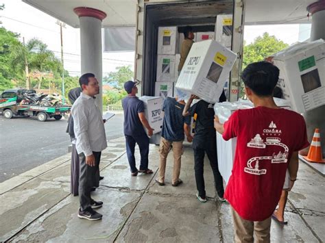 Pemilu Kpu Sumedang Distribusikan Logistik Dan Gelar Training Of