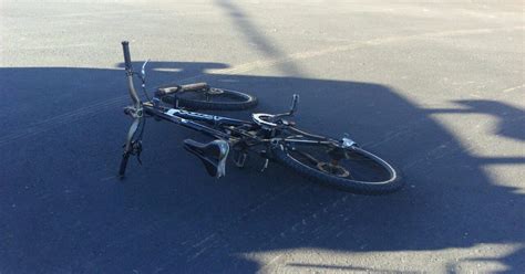 G1 Ciclista de 20 anos morre após ser atingido por caminhão na Serra
